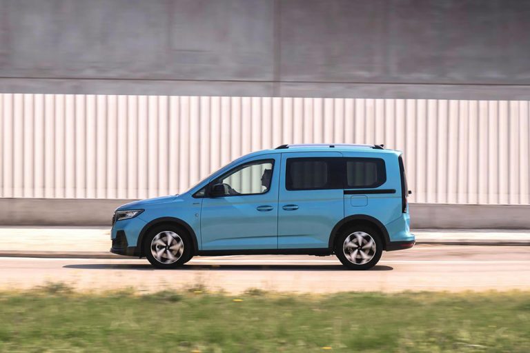 2023 Yeni Kasa Ford Tourneo Connect (MK3) Türkiye Fiyatı Açıklandı